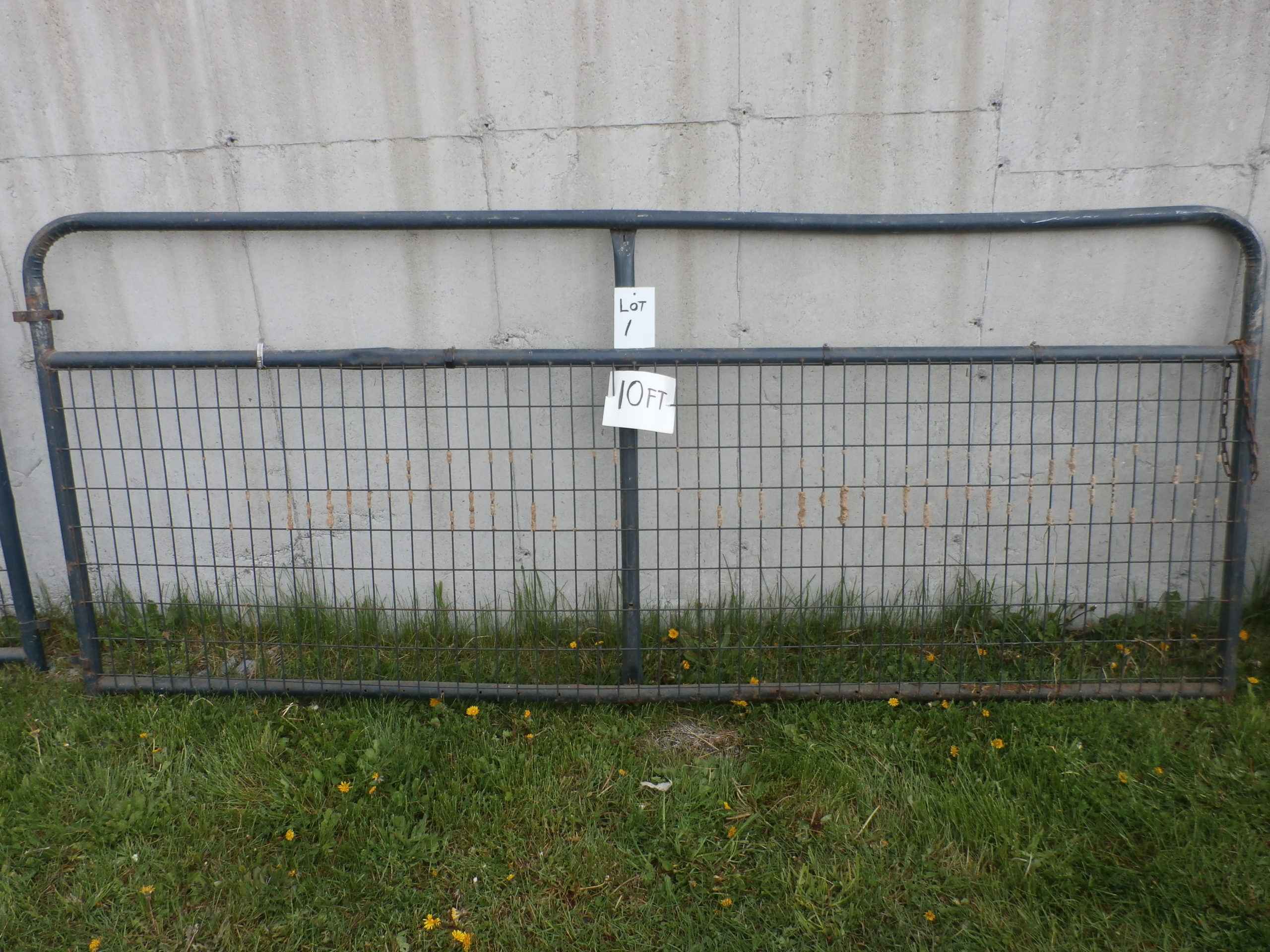 10 foot wire mesh gate - Quick Bids