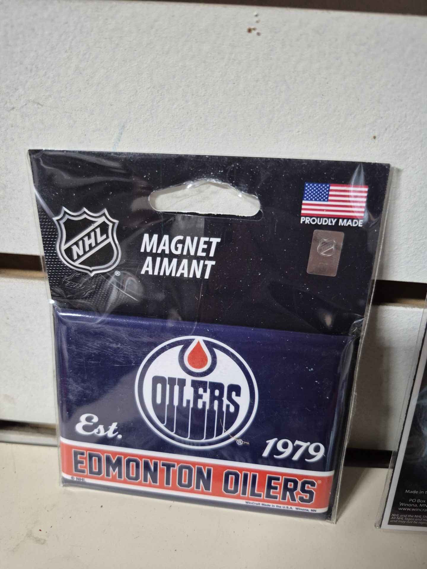 5 piece Oilers memorabilia package includes 2 magnets 2 decals and key ...