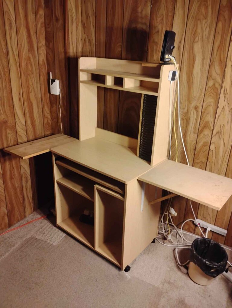 Computer desk - Quick Bids