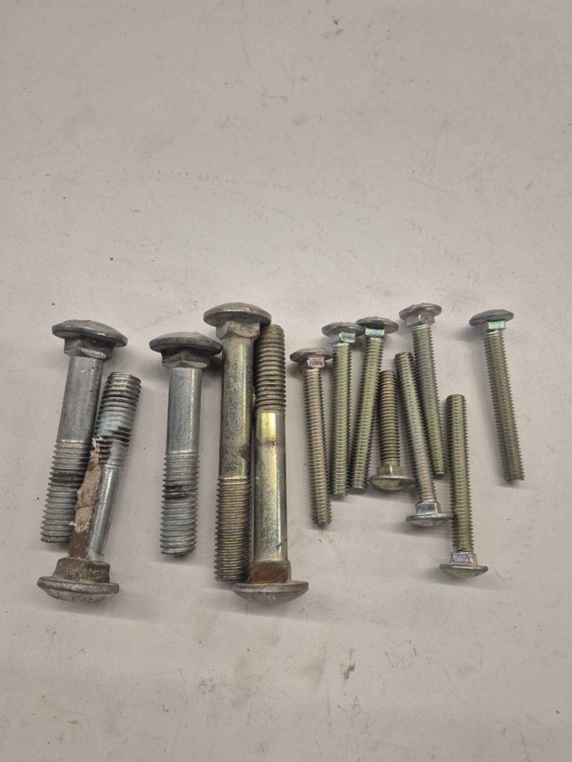 Assorted lengths and sizes SAE CARRIAGE BOLTS - Quick Bids