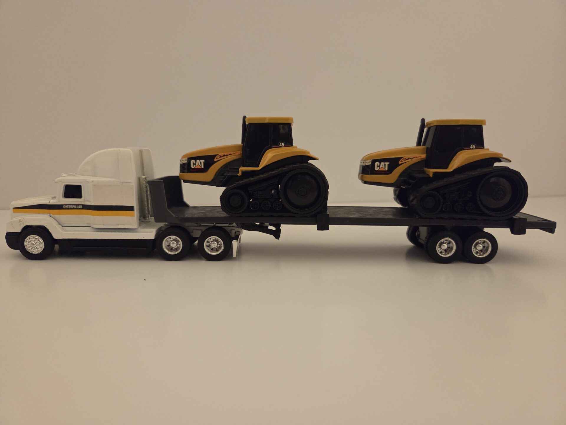 1/64 - Caterpillar Equipment Hauling Set with 2-Challenger 45 Trac ...