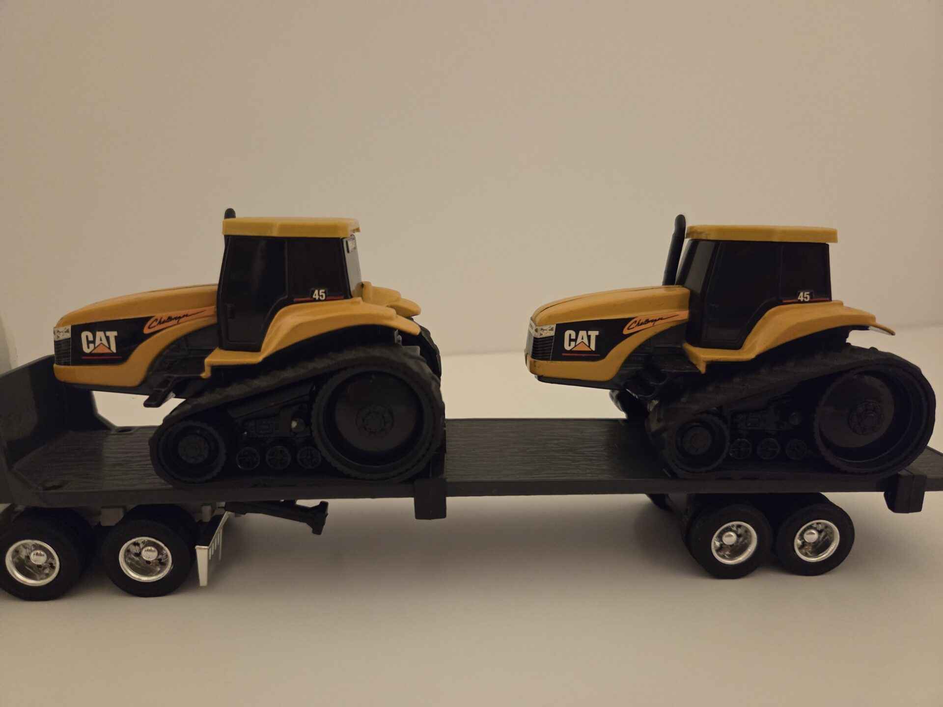1/64 - Caterpillar Equipment Hauling Set with 2-Challenger 45 Trac ...