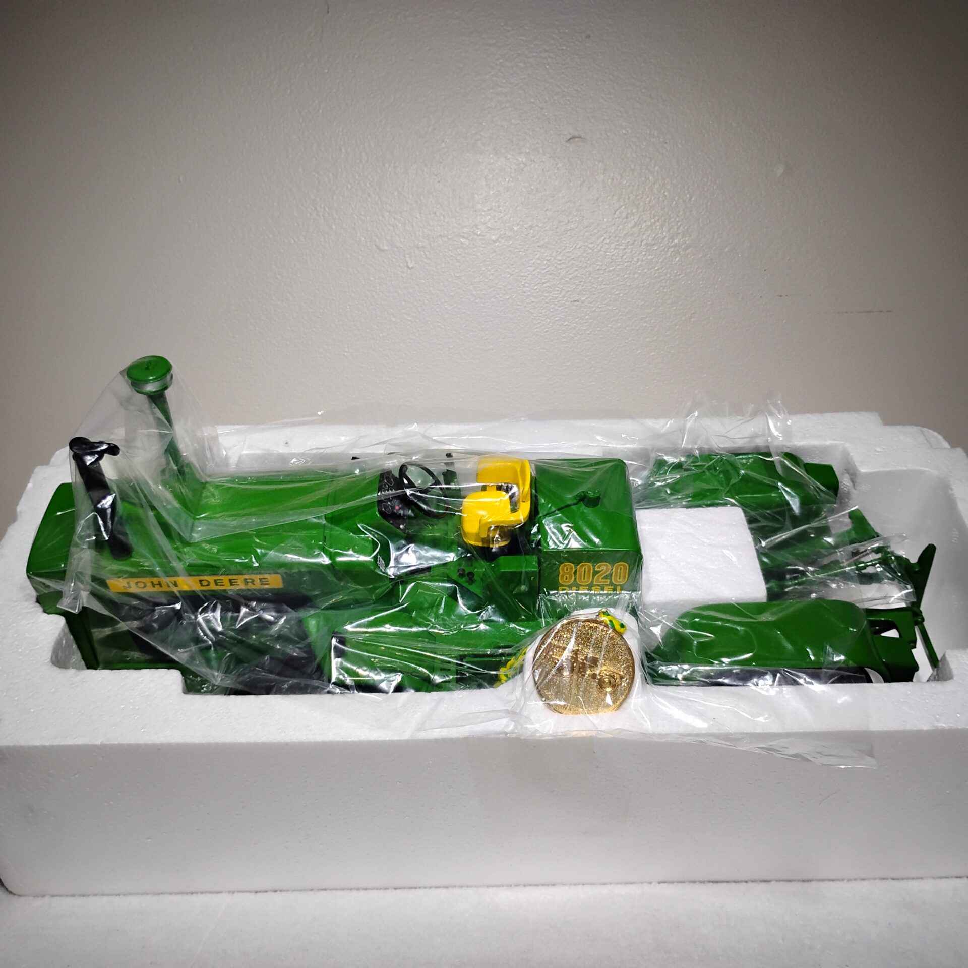 1/16 John Deere 8020 Tractor - Quick Bids