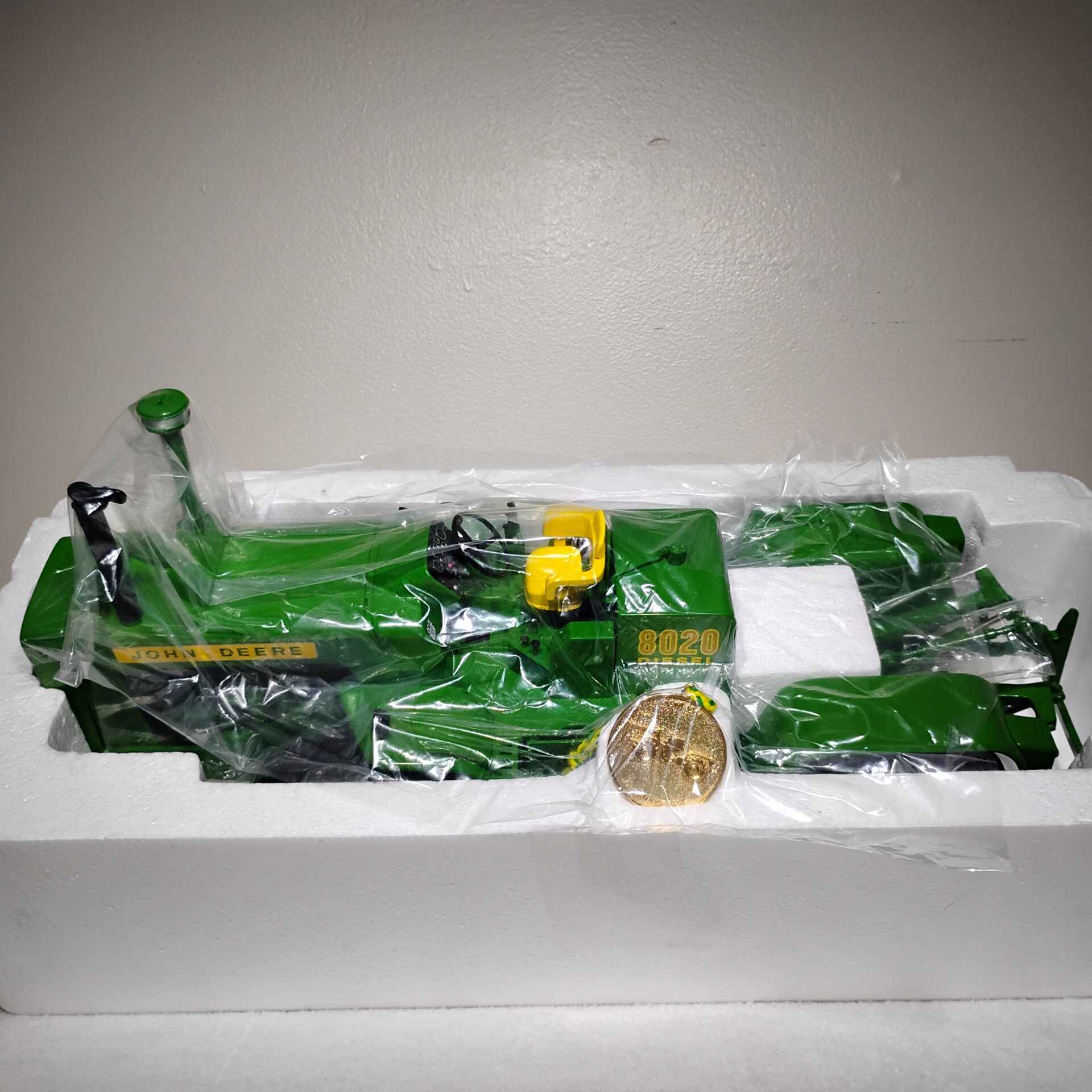 1/16 John Deere 8020 Tractor - Quick Bids