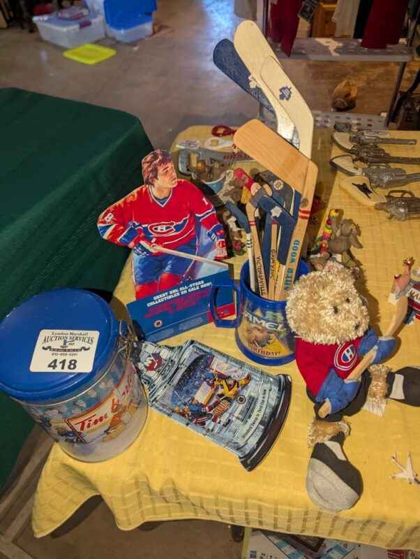 Mini Hockey Sticks, Montreal Canadiens Bear & Stanley cup plate - Quick ...