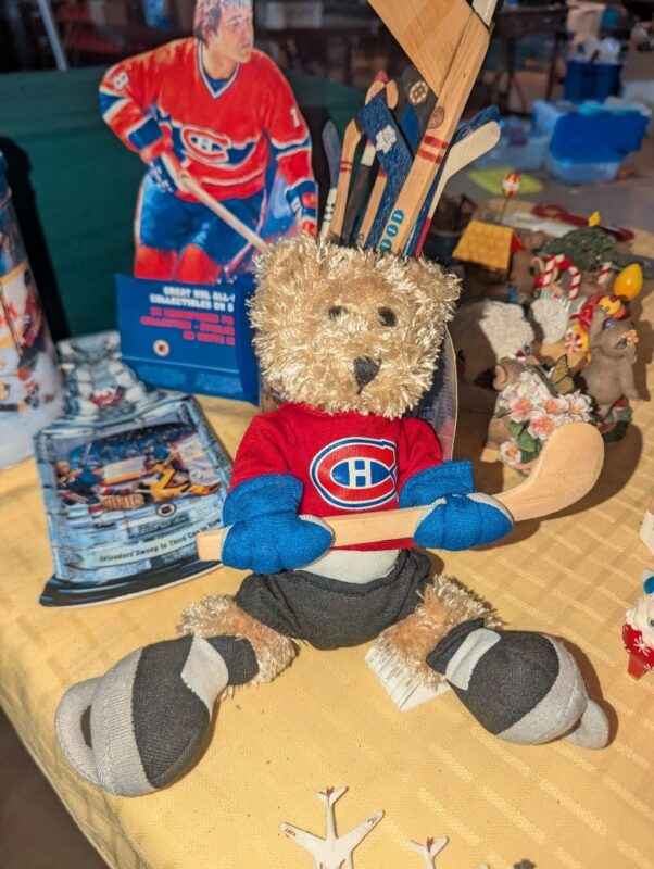Mini Hockey Sticks, Montreal Canadiens Bear & Stanley cup plate - Quick ...